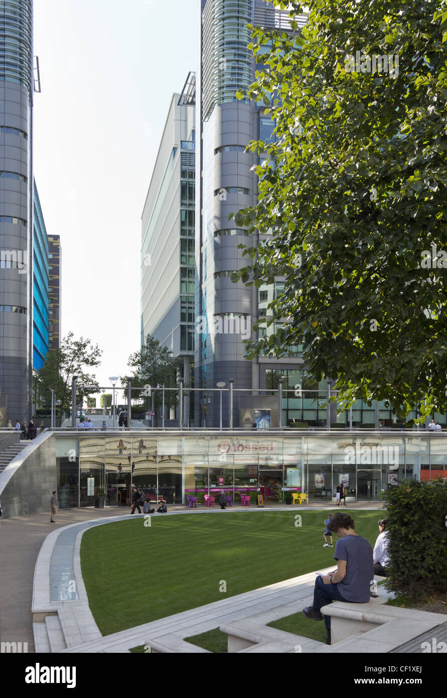PaddingtonCentral development and the amphitheatre of Sheldon Square ...