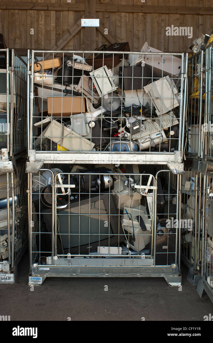 Environmentally electronic waste hi-res stock photography and images ...