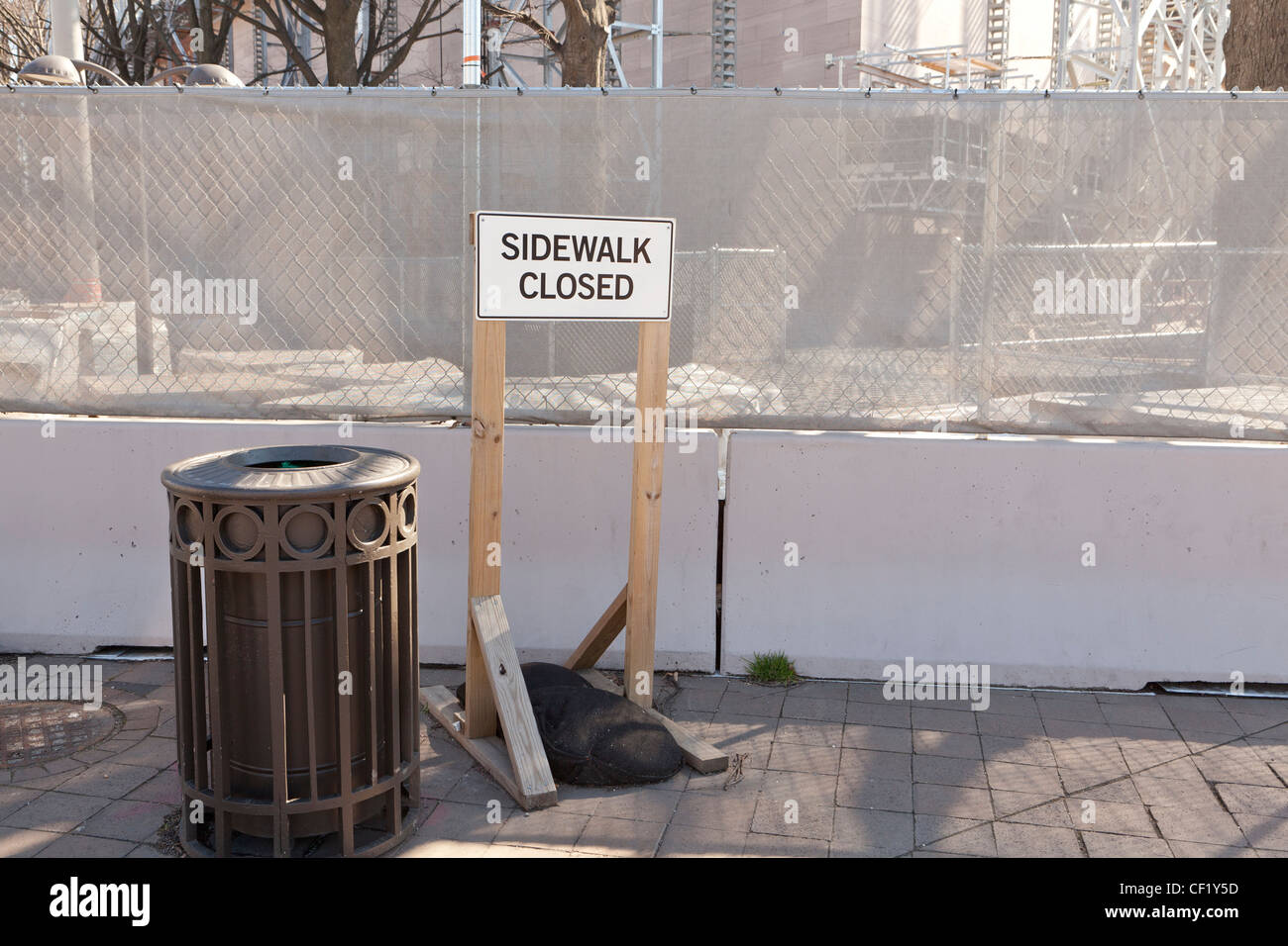 Sidewalk closed sign hi-res stock photography and images - Alamy
