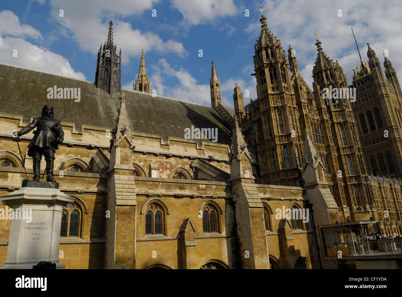Statue of Oliver Cromwell in front of the Palace of Westminster (Houses ...