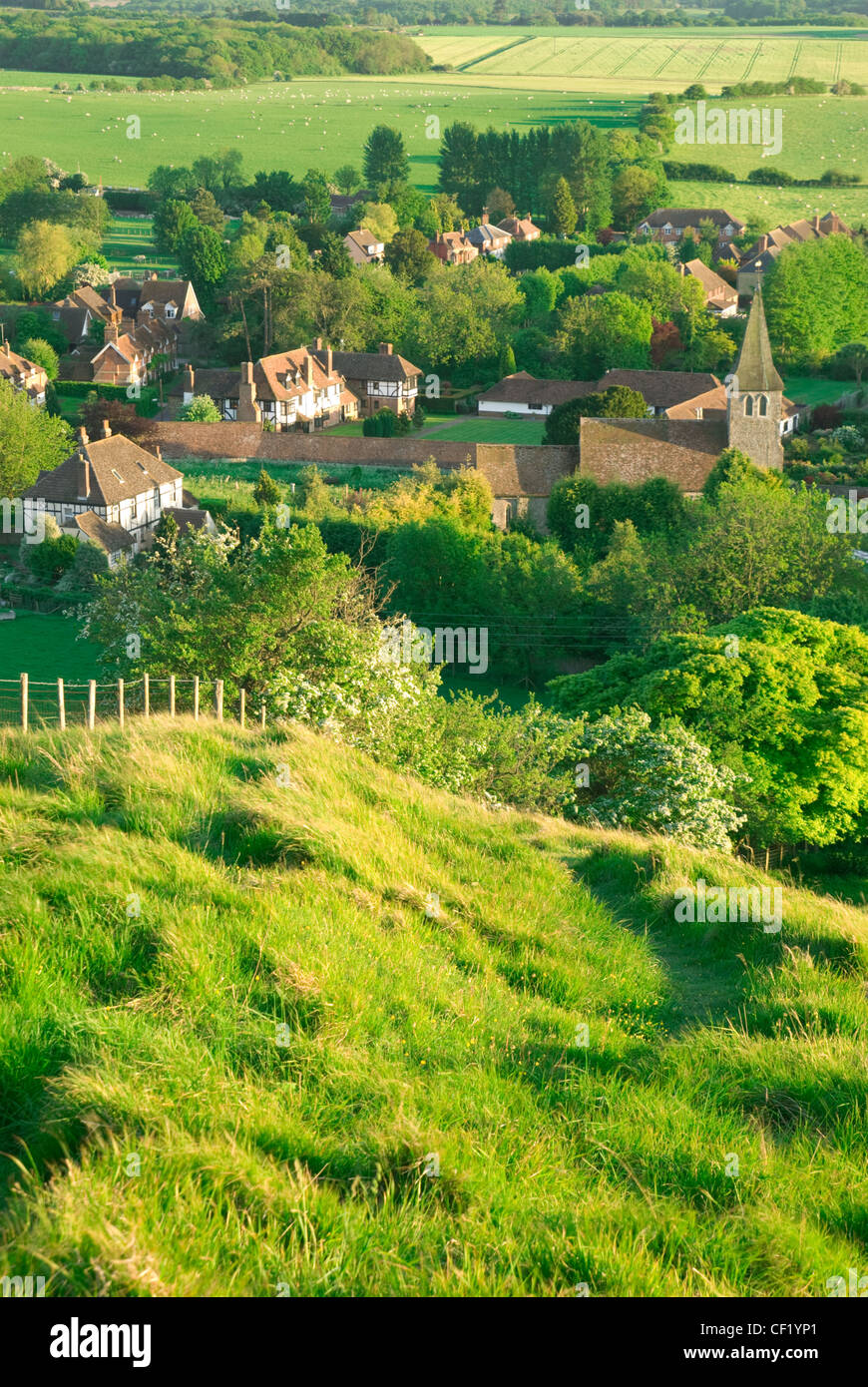 English tudor village hi-res stock photography and images - Alamy