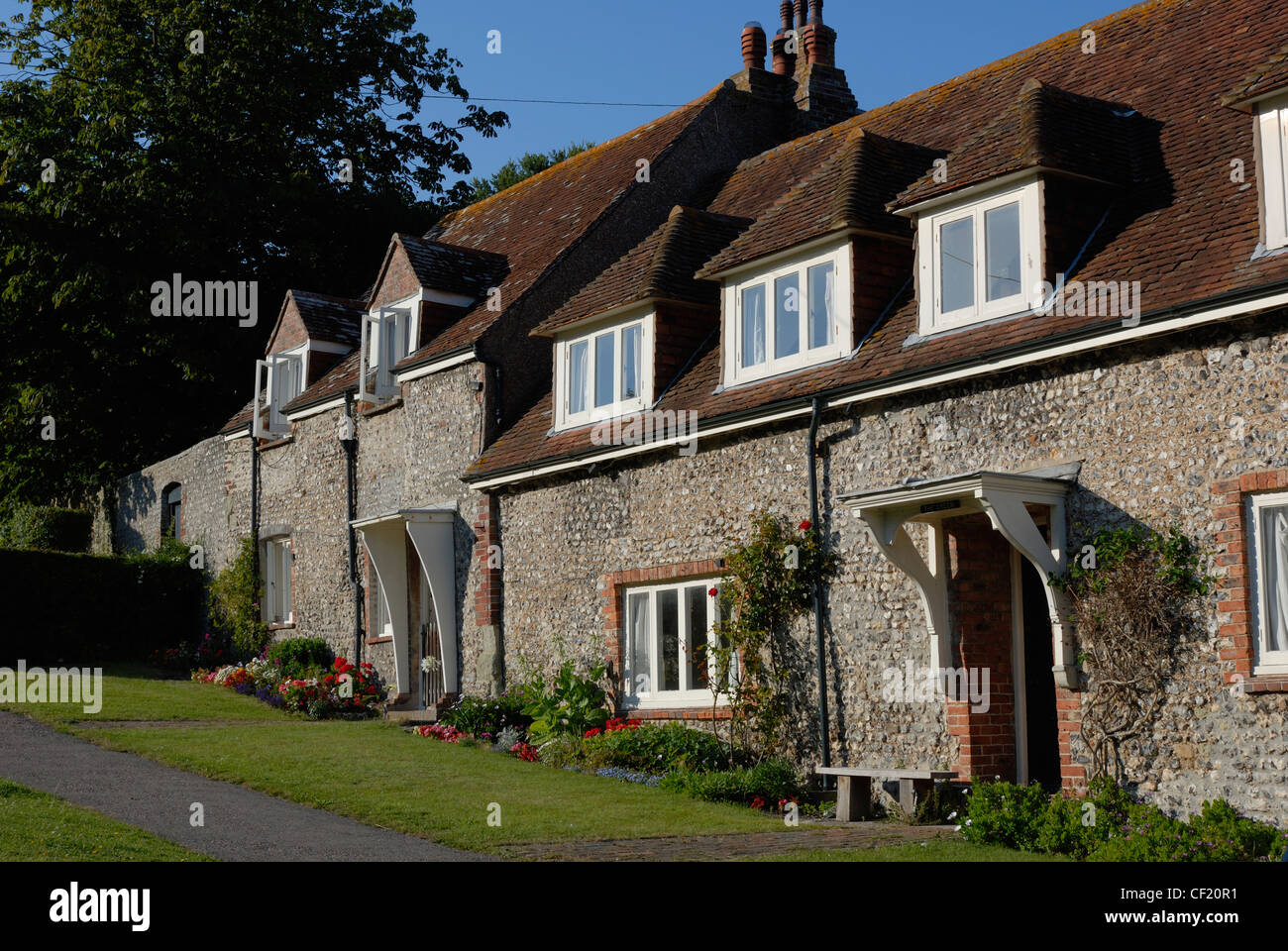 Typical flint cottage hi-res stock photography and images - Alamy