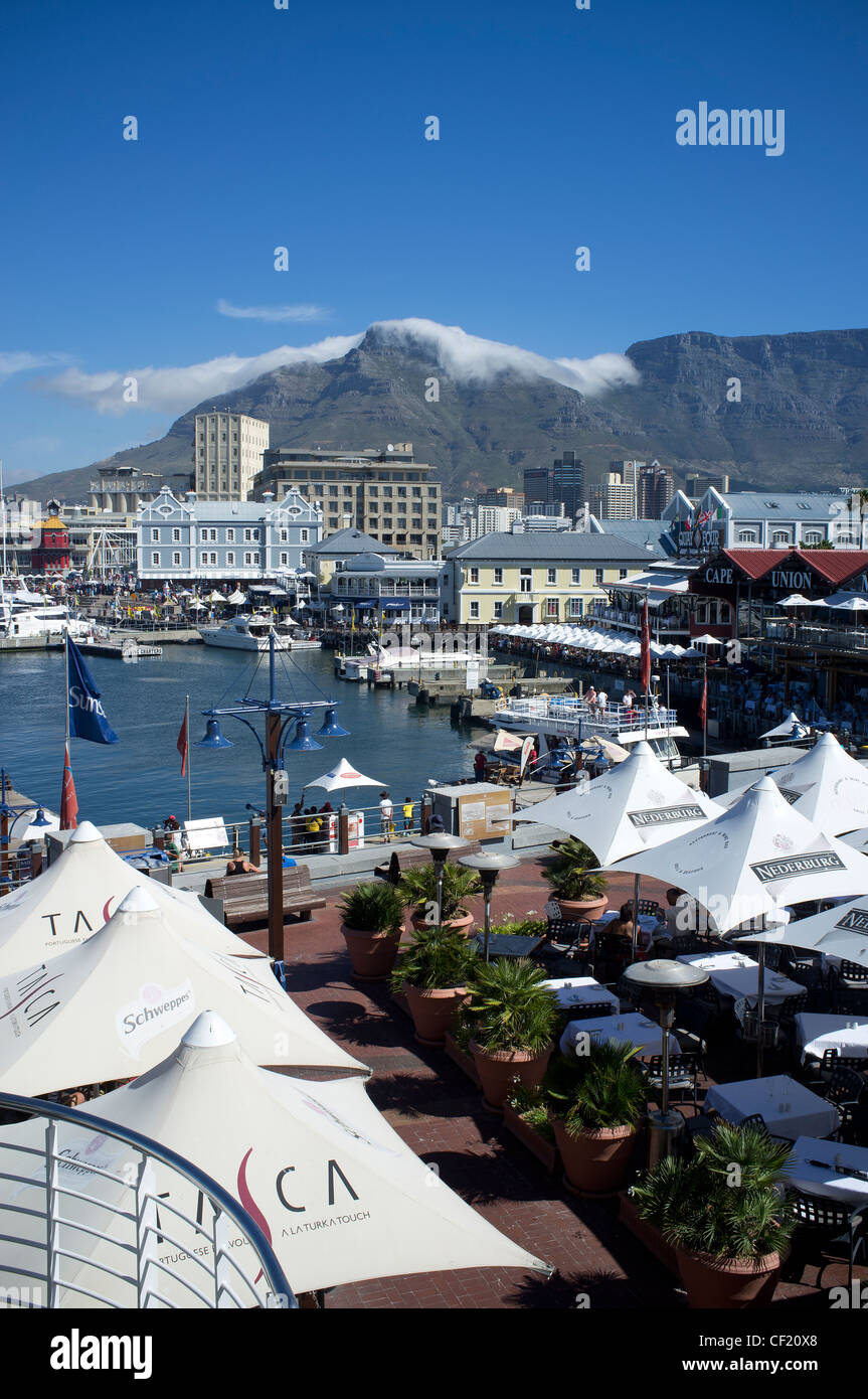 The V&A Waterfront complex with Table Mountain backdrop Cape Town South ...