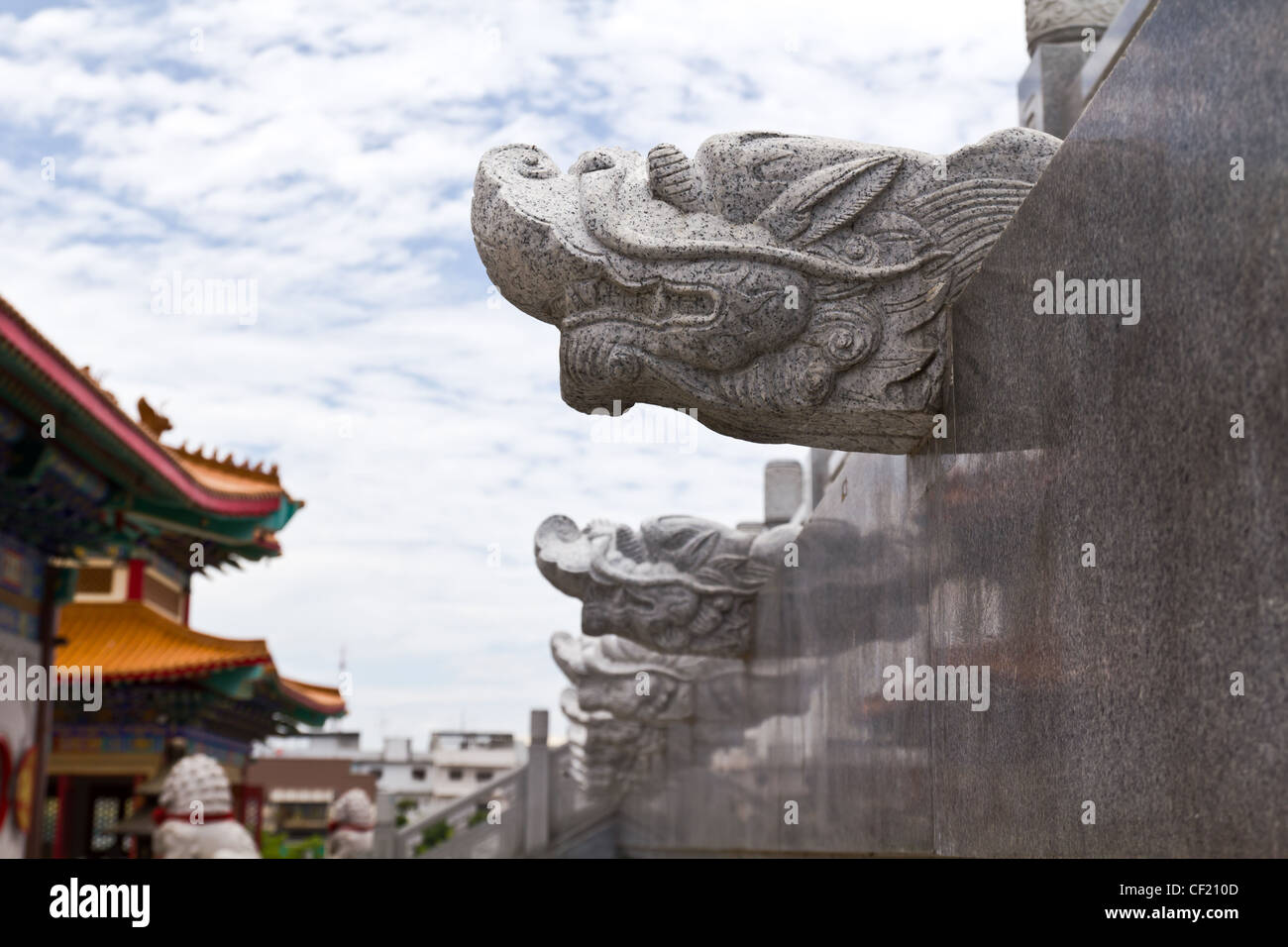 Pillar of dragon sculpture in chinese temple hi-res stock photography ...