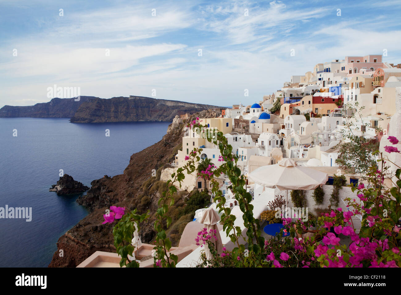 Oia cliff top village hi-res stock photography and images - Alamy