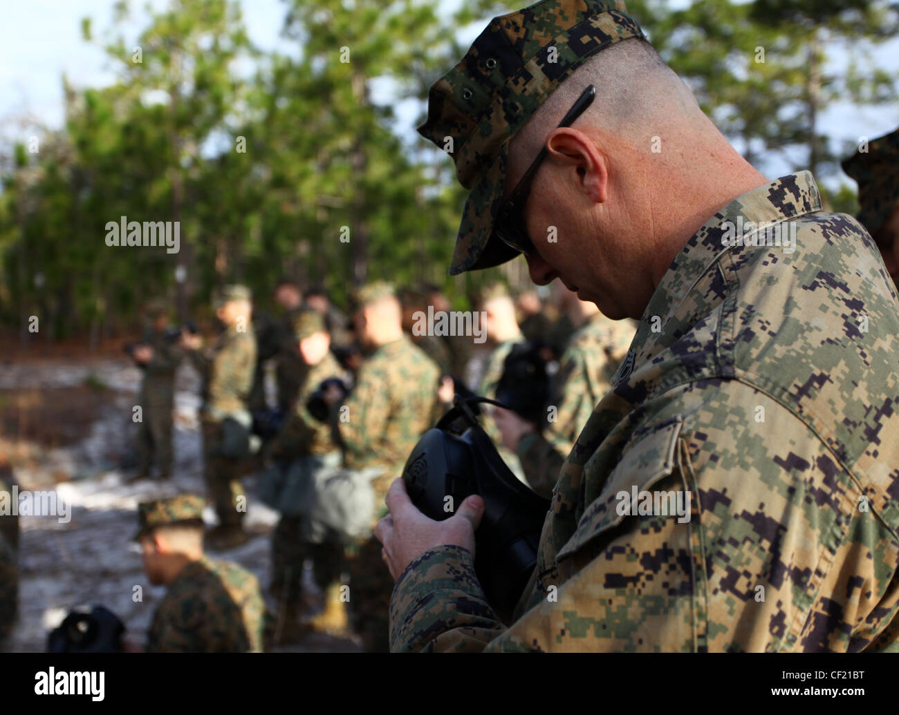 Marines and sailors with Command Element, 24th Marine Expeditionary ...