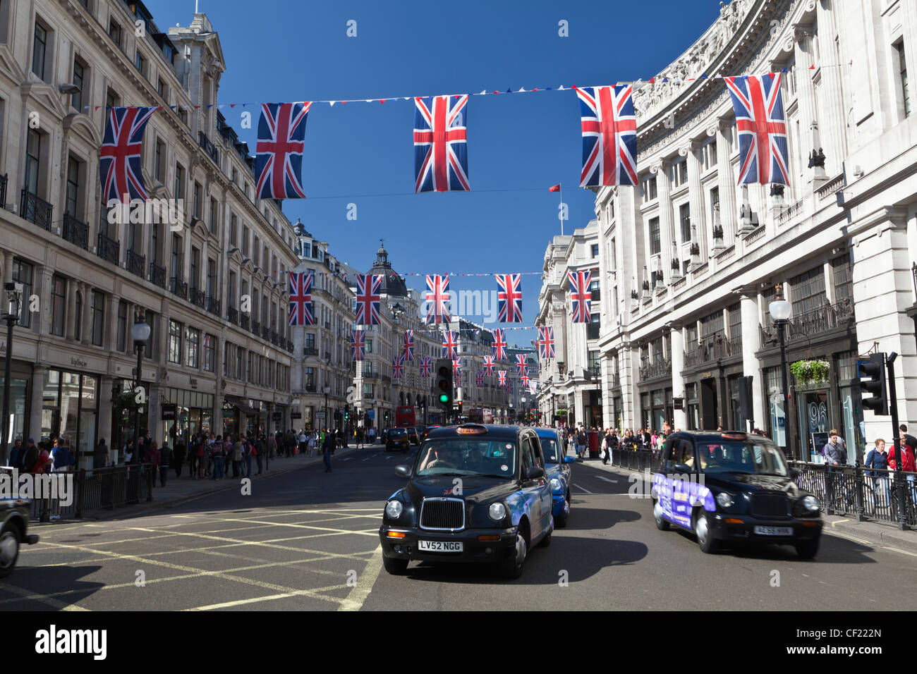 Red white blue bunting hi-res stock photography and images - Alamy