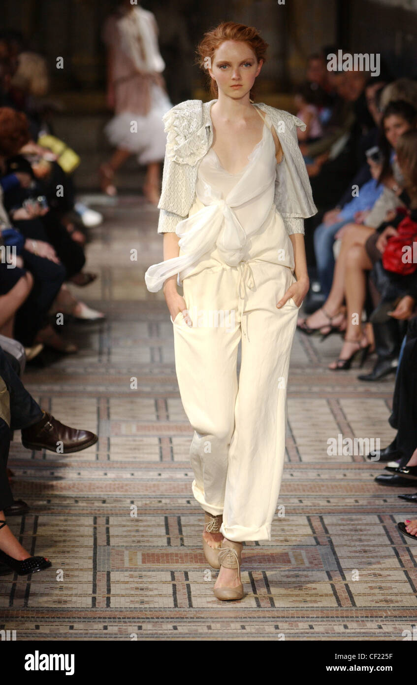 Ann Valerie Hash, Paris, Haute Couture A W Model Lily Cole wearing ...