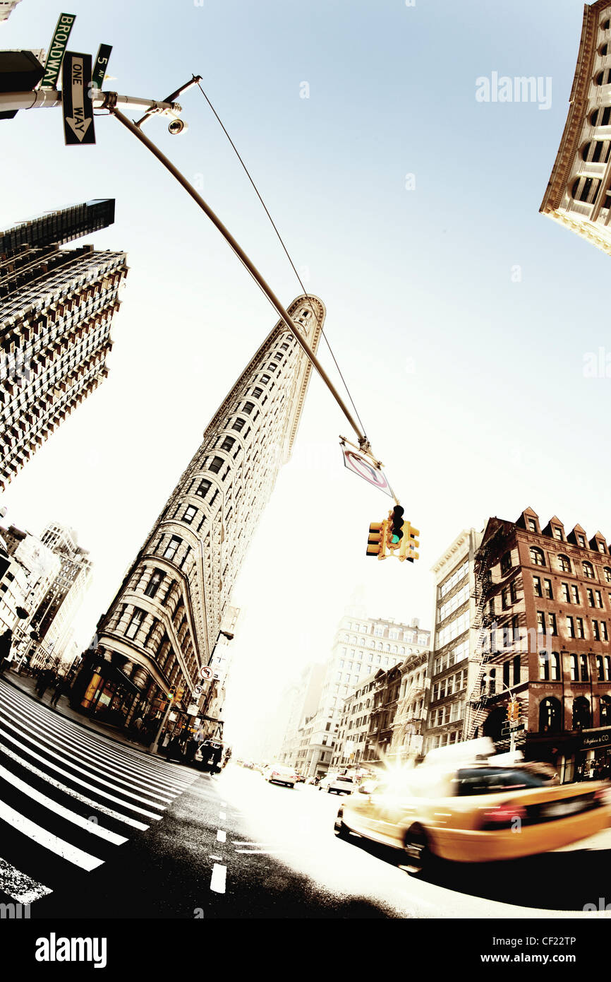 The Flatiron wedge shaped building in New York shooting into the sun ...