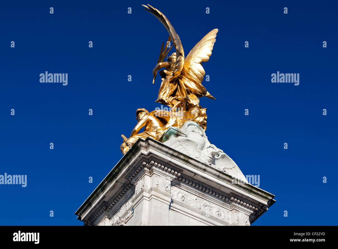 Winged victory statues hi-res stock photography and images - Alamy