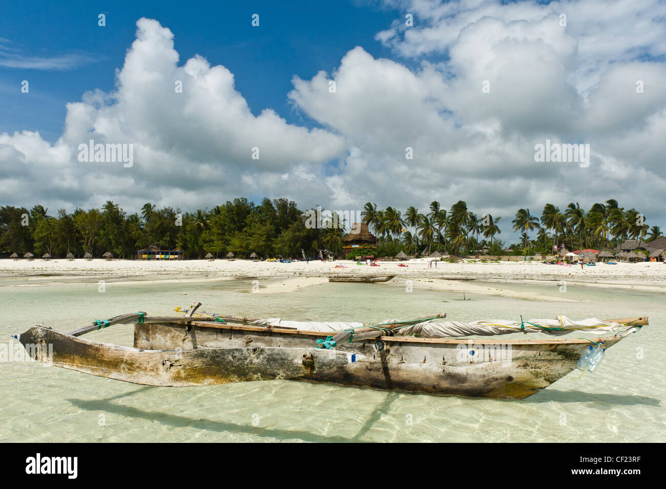 Zanzibar fishing boat hi-res stock photography and images - Alamy