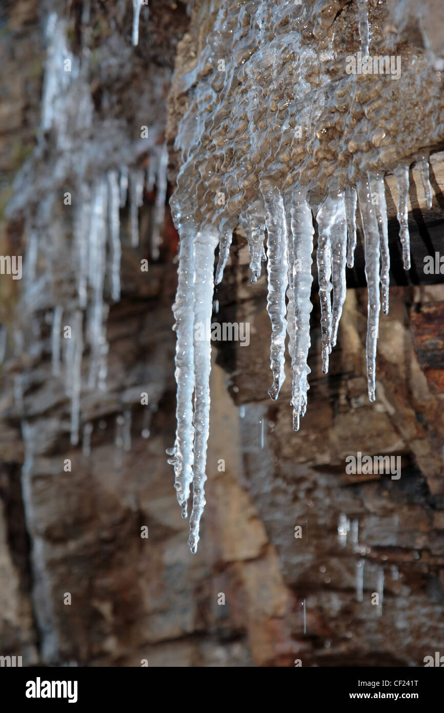 Icicles in cliff face hi-res stock photography and images - Alamy