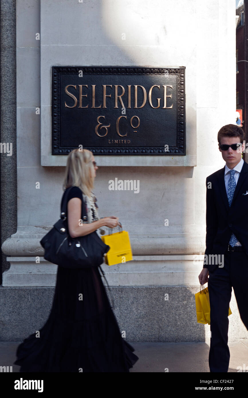 Shoppers outside Selfridges department store in Oxford Street Stock ...