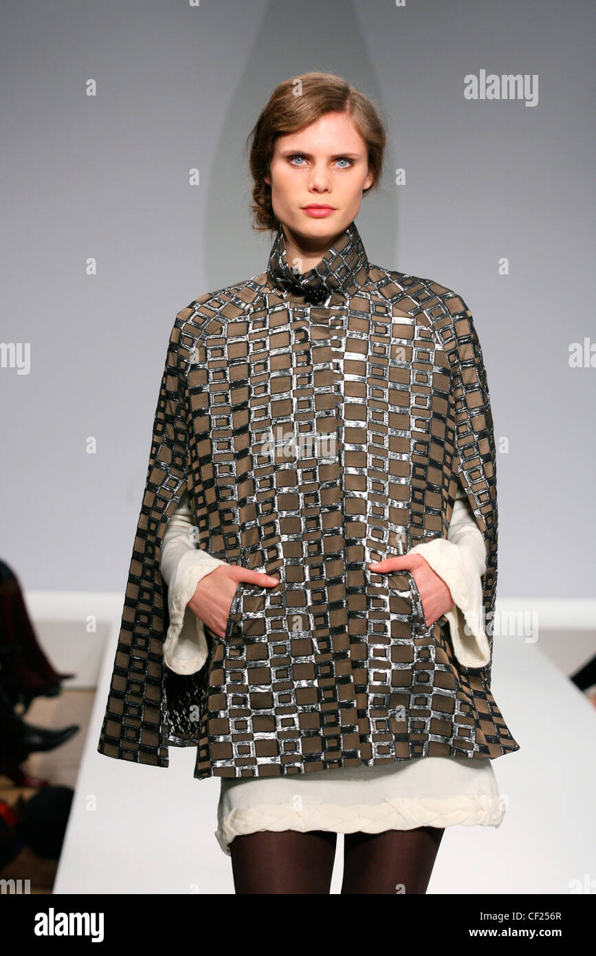 Allegra Hicks London Ready to Wear Autumn Winter Model blonde hair ...