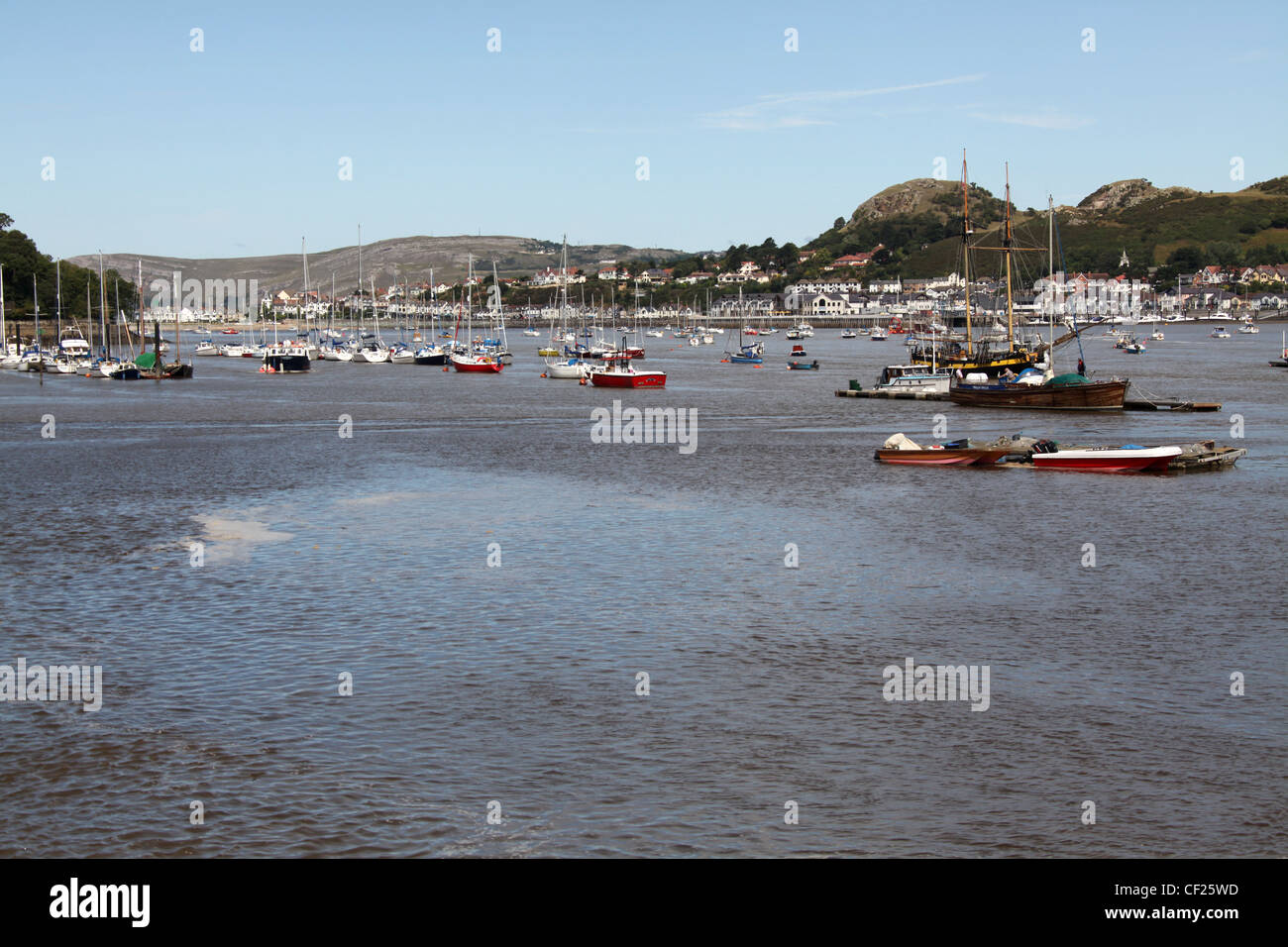 Town of Conwy, Wales. Leisure and fishing boats moored in Conwy Harbour ...
