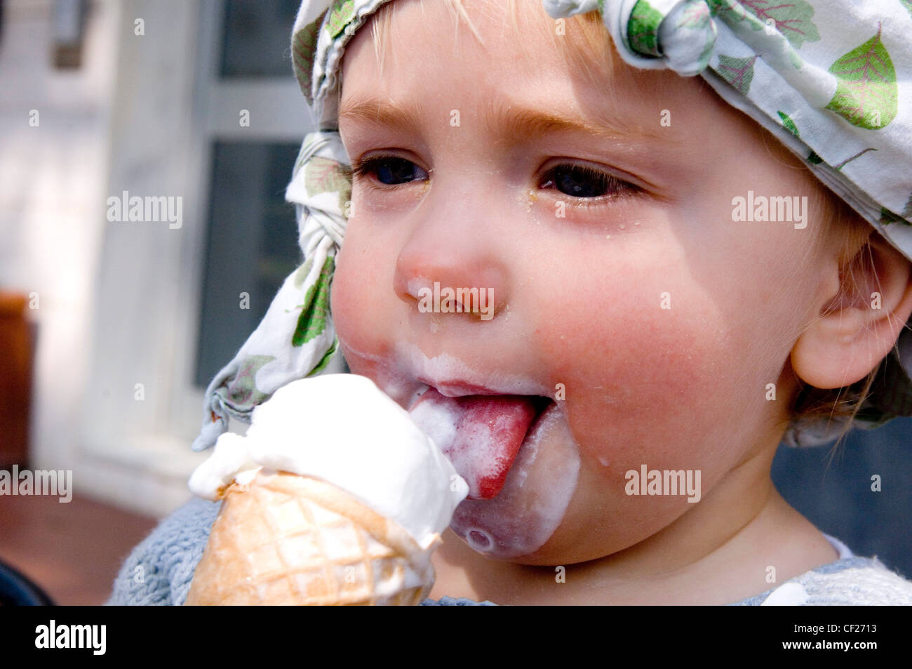 Handkerchief on head hi-res stock photography and images - Alamy