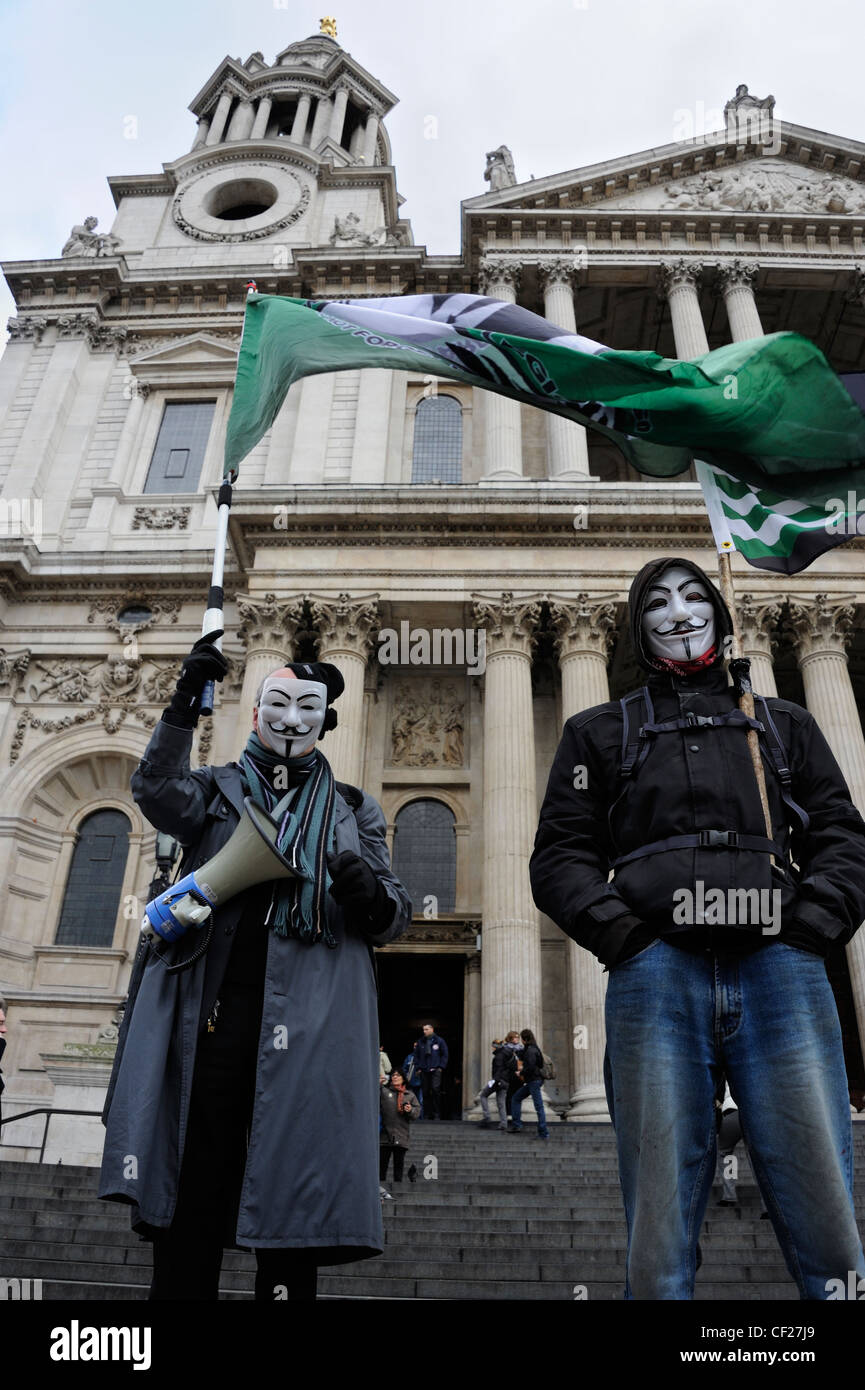Social inequality london hi-res stock photography and images - Alamy