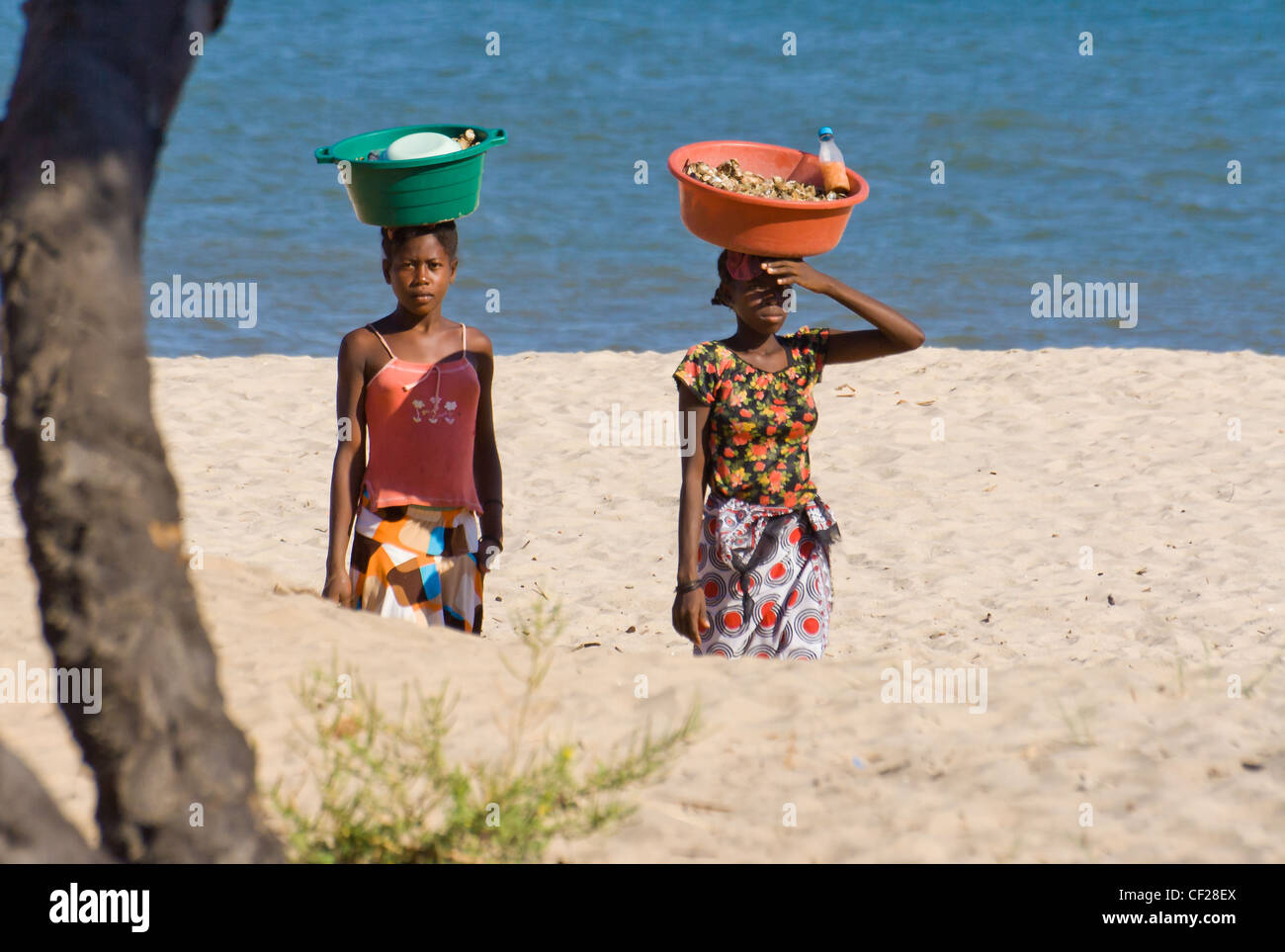 Sakalava women in Mahajanga (Majunga), Madagascar Stock Photo - Alamy