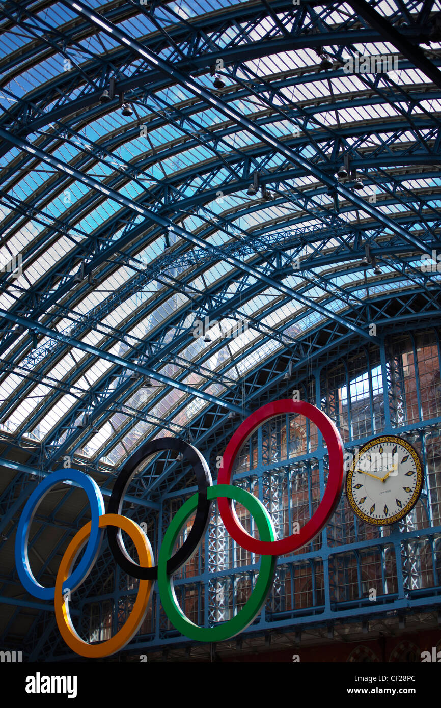 A giant set of Olympic rings suspended in St Pancras International ...