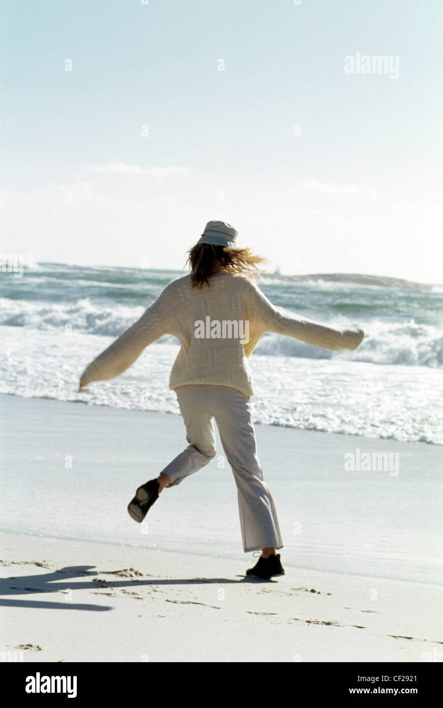 WD1438-27 Female leaping on beach Stock Photo - Alamy