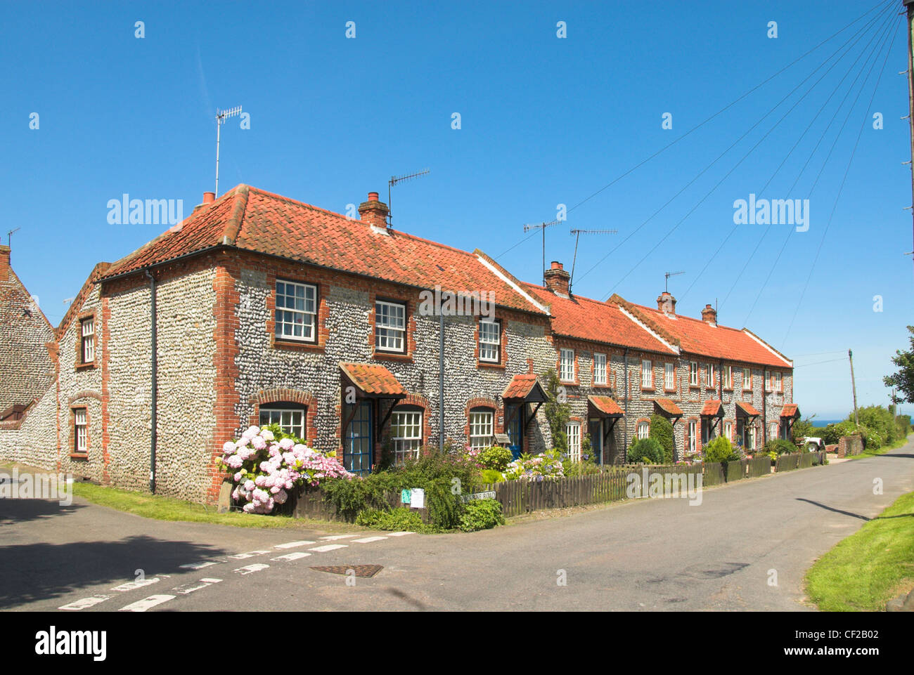 Traditional flint cottages near Weybourne Stock Photo - Alamy