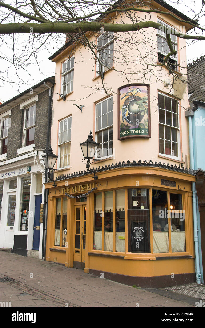 The nutshell pub hi-res stock photography and images - Alamy