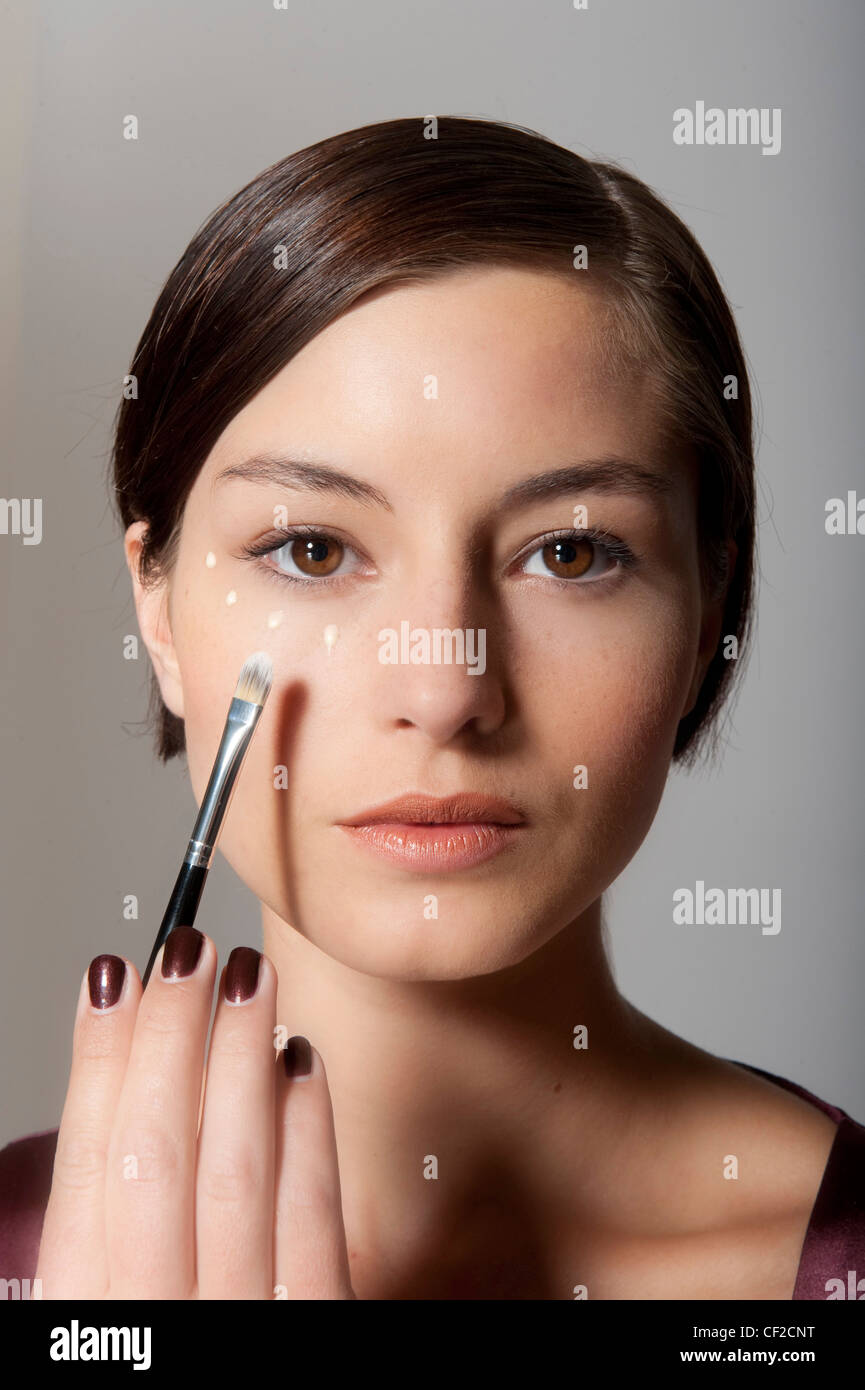 Step by Step Make Up Female short brunette hair, concealer spots in the ...