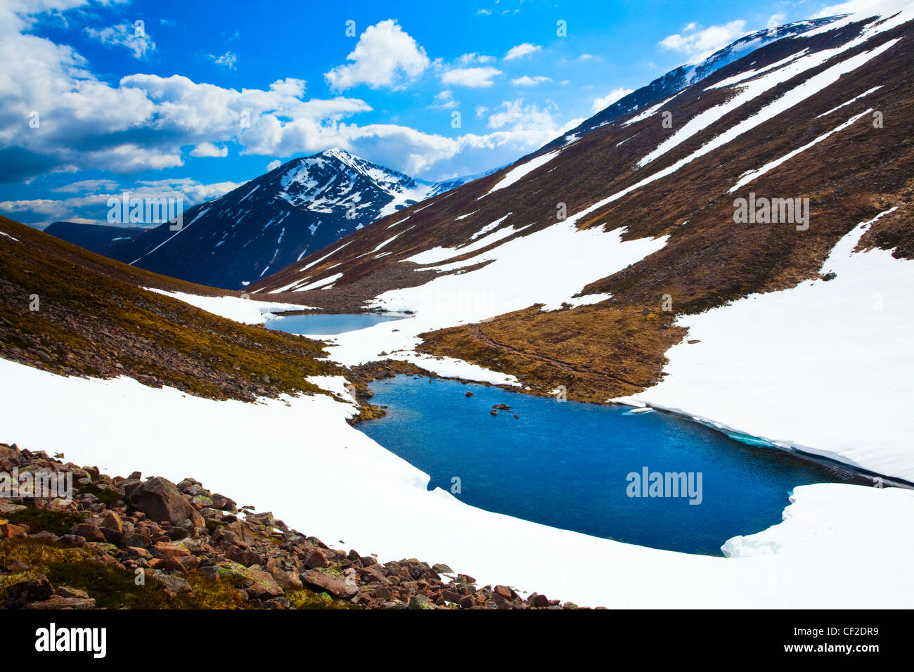 View from the Pools of Dee down the Lairig Ghru looking towards Cairn ...
