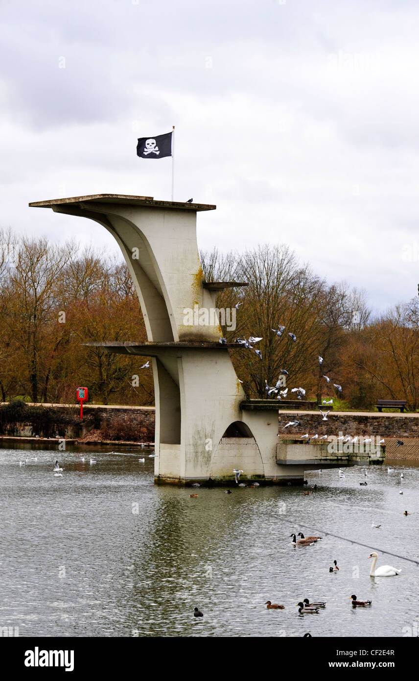 Diving board at coate water swindon hi-res stock photography and images ...