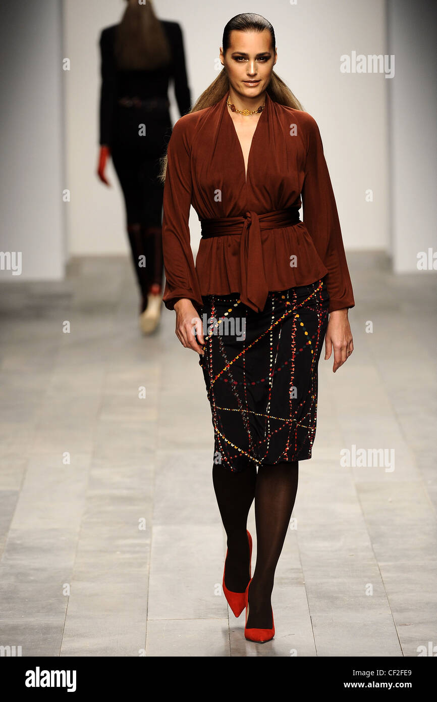 Issa London Ready to Wear Autumn Winter 2011 2012 British model Yasmin ...