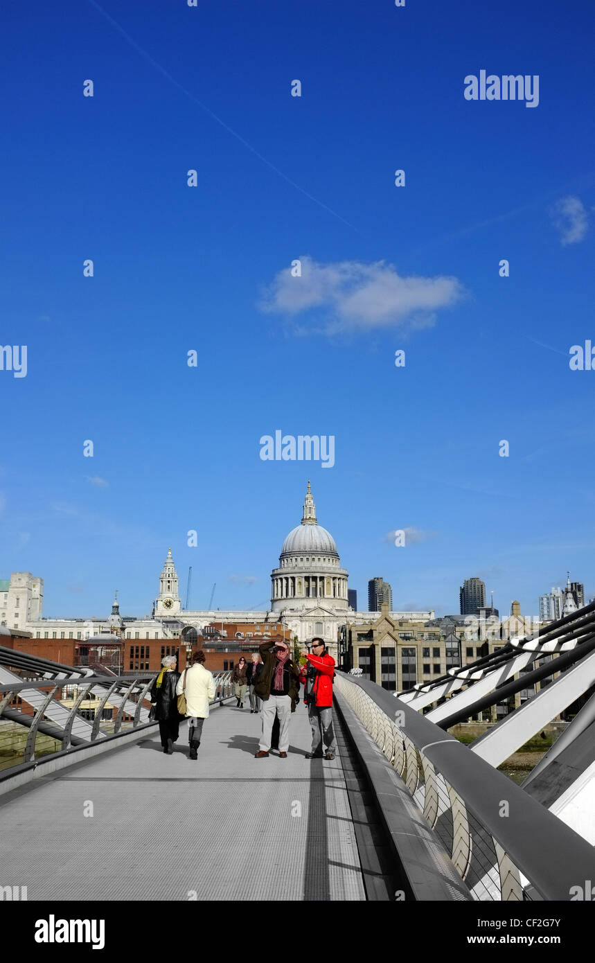 Millennium bridge millenium footbridge pedestrian bridge hi-res stock ...