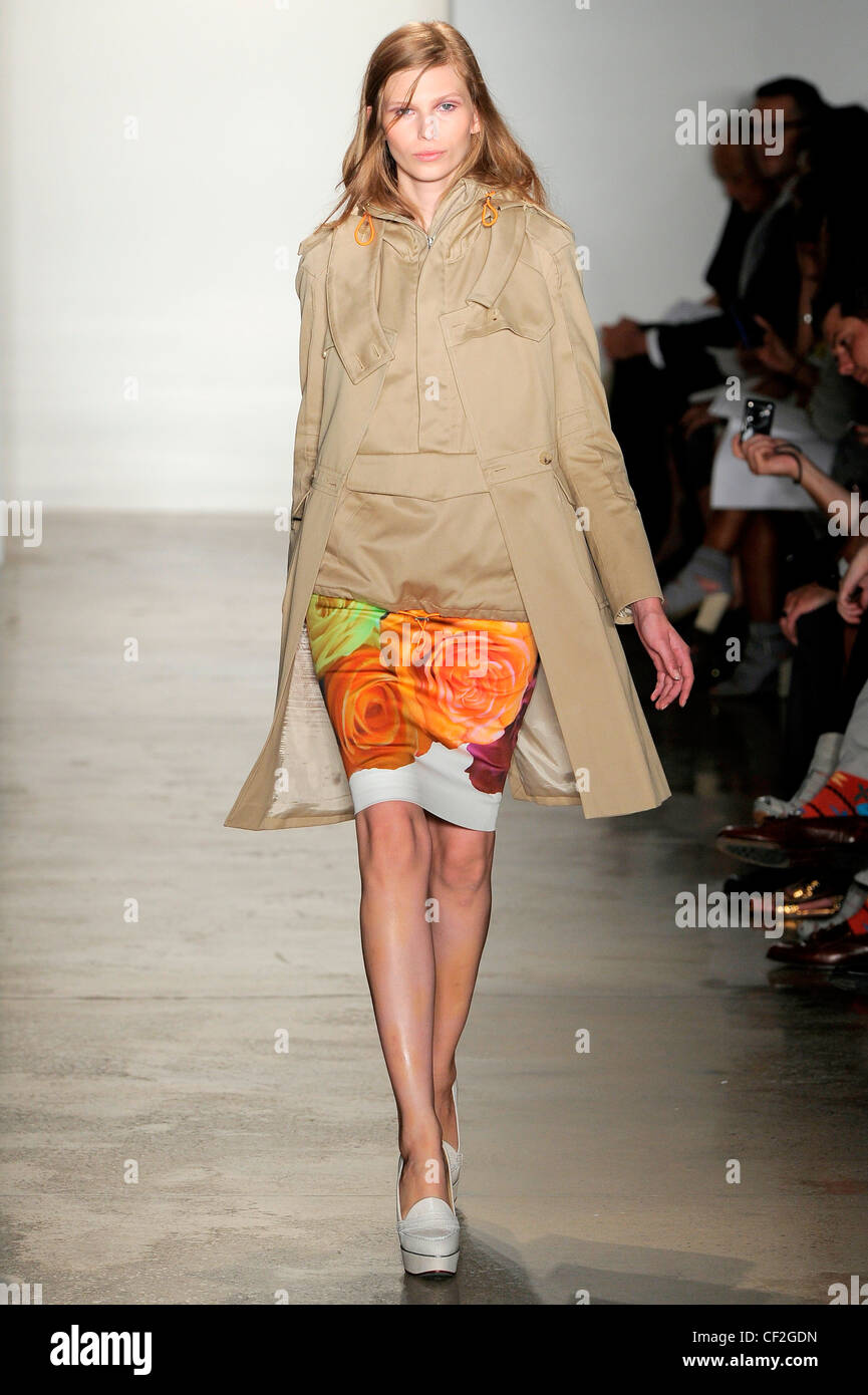 Peter Som New York Ready to WearSpringSummer 2012 Stock Photo - Alamy