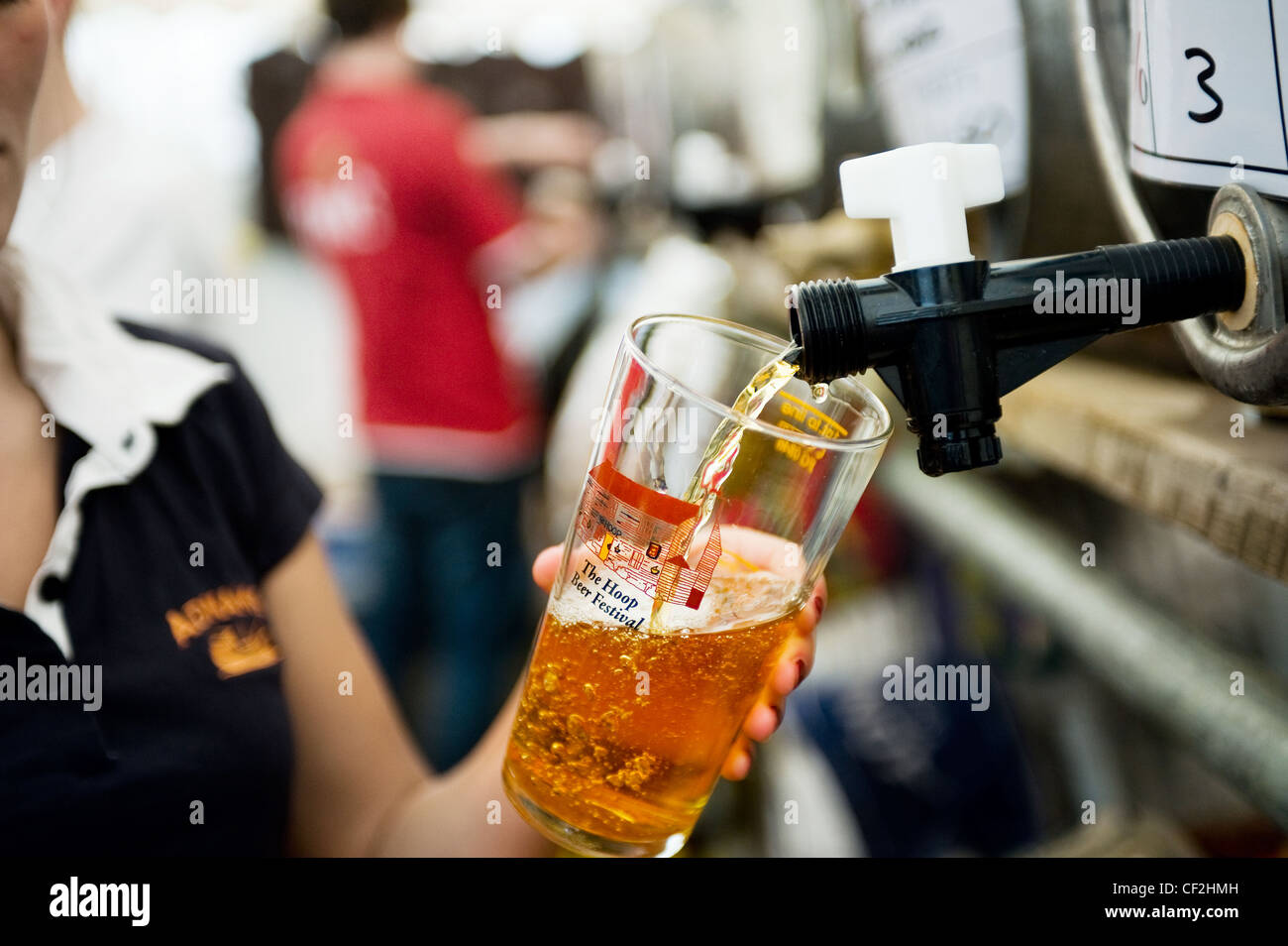 Barmaid pouring pint bitter hi-res stock photography and images - Alamy