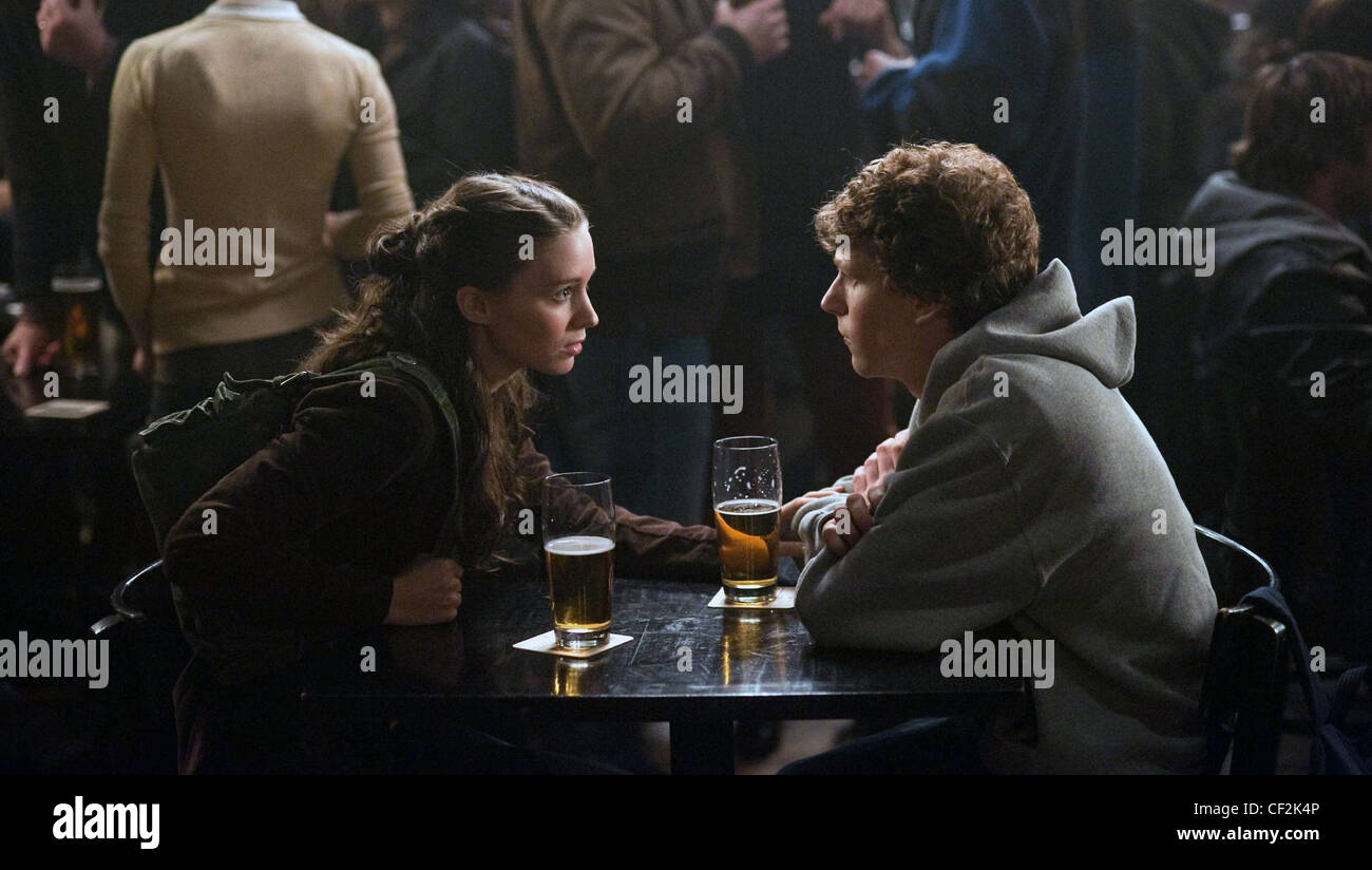 THE SOCIAL NETWORK (2010) ROONEY MARA, JESSE EISENBERG DAVID FINCHER ...