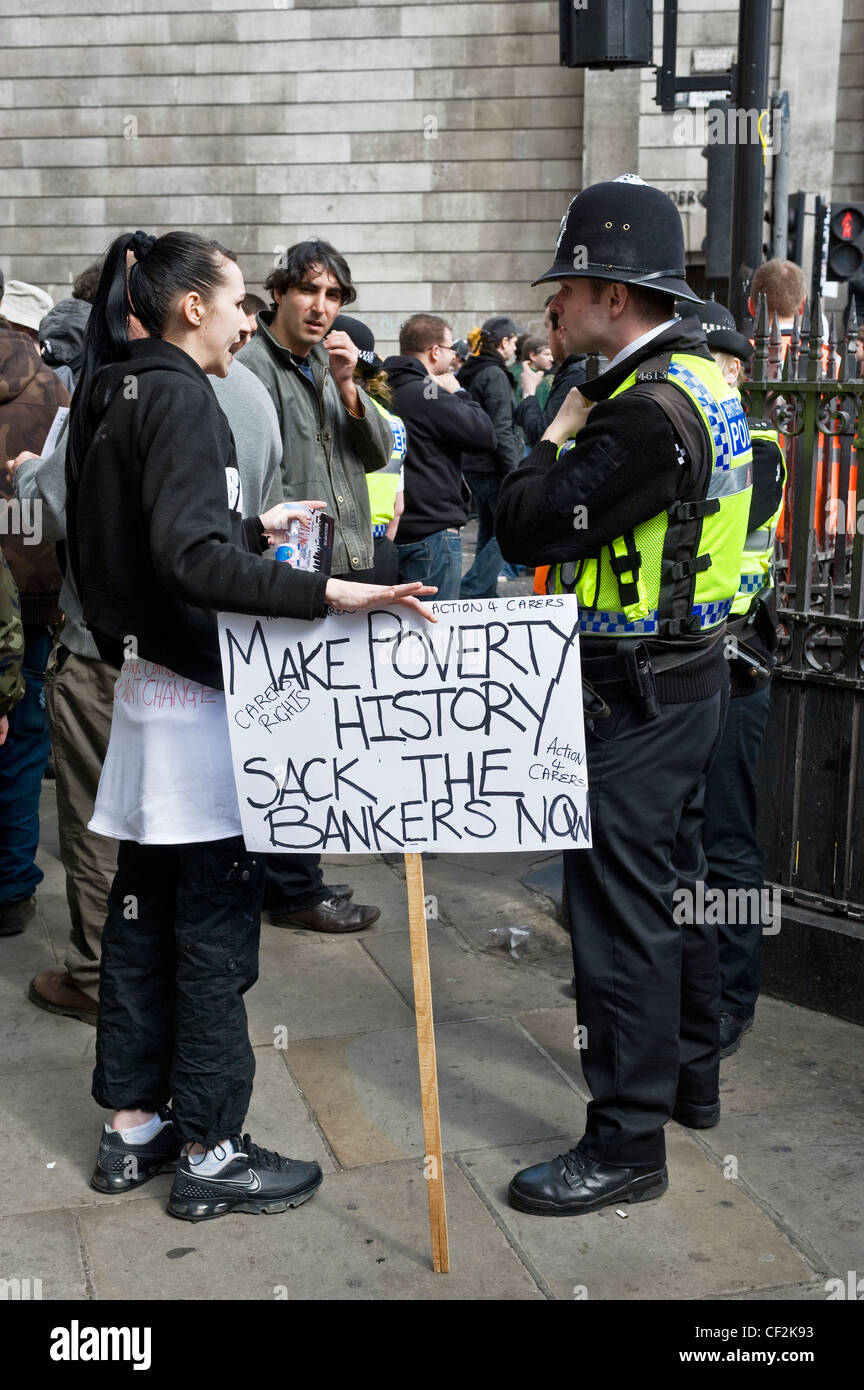 Police officer talking woman uk hi-res stock photography and images - Alamy