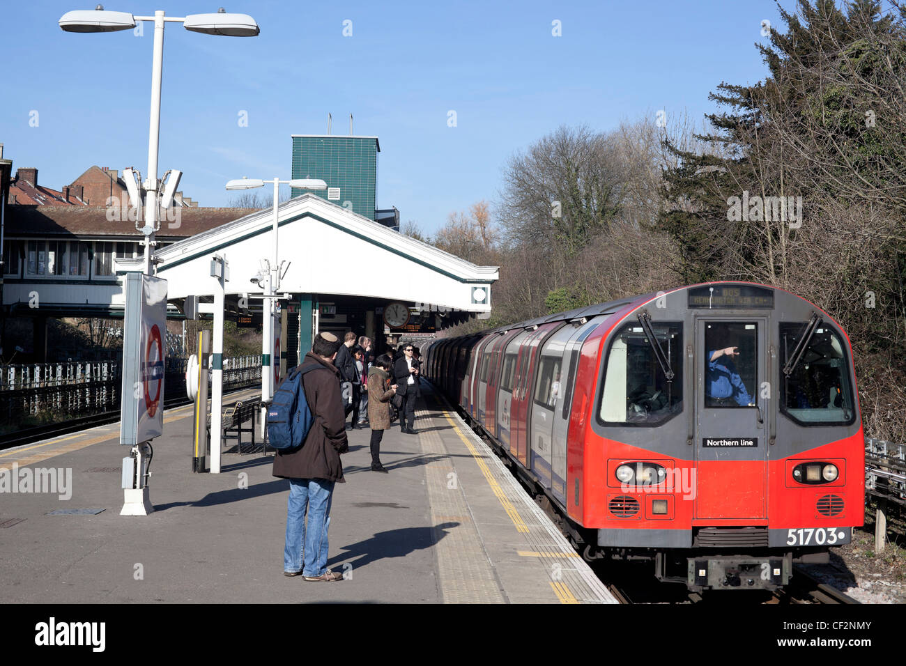 Train waiting platform london hi-res stock photography and images - Alamy
