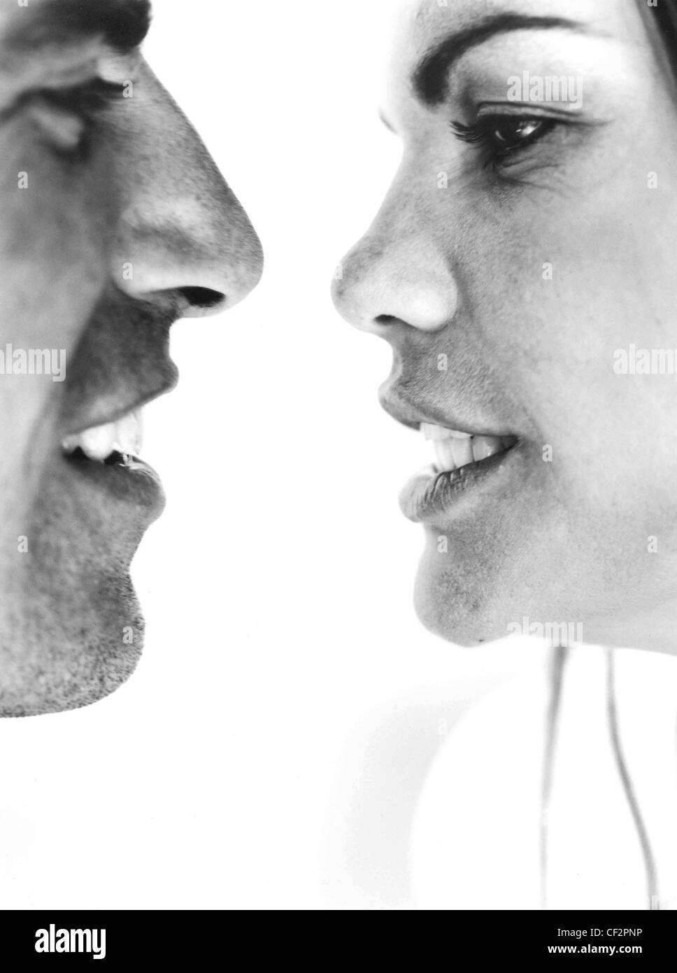 Couple arguing face to face shouting at each other Stock Photo - Alamy