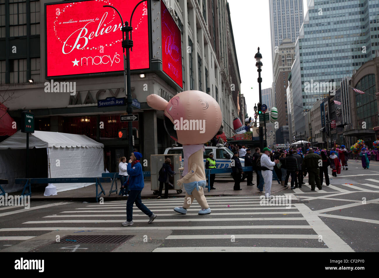 Huge parade balloons hi-res stock photography and images - Alamy