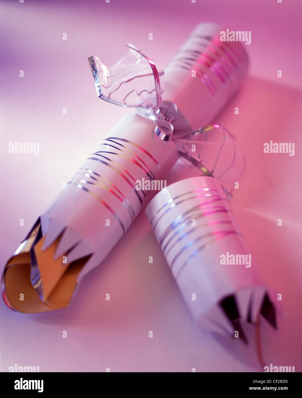 Silver christmas cracker with ribbon Stock Photo - Alamy