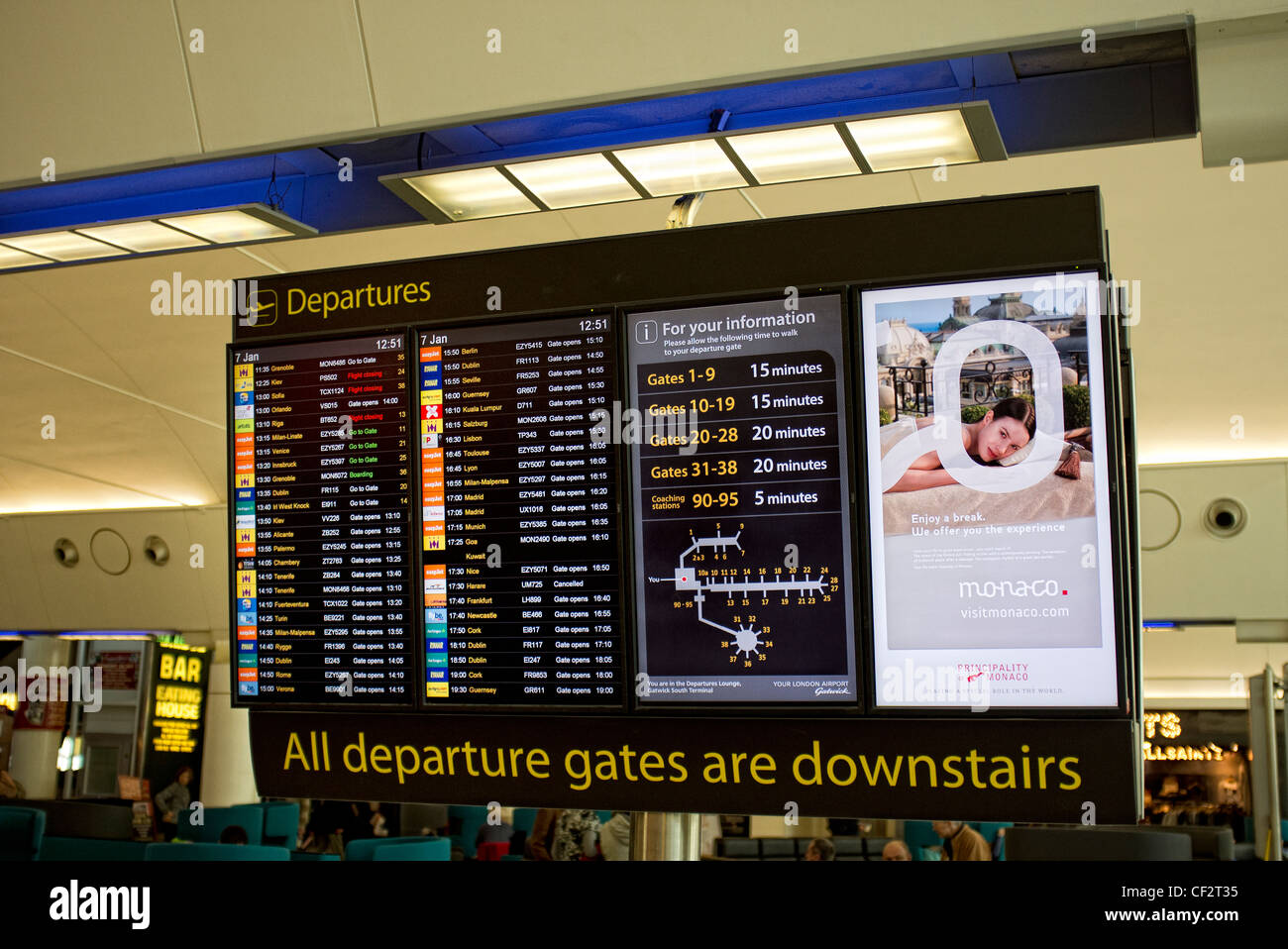 International departure board hi-res stock photography and images - Alamy