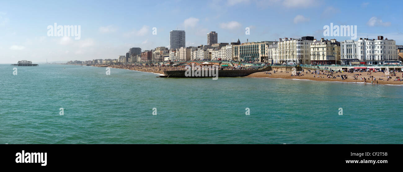 Crowded beach brighton east sussex hi-res stock photography and images ...