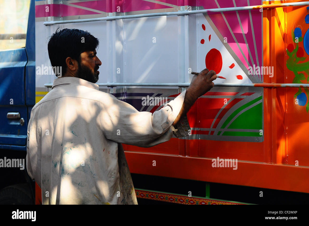 How to paint a truck hi-res stock photography and images - Alamy
