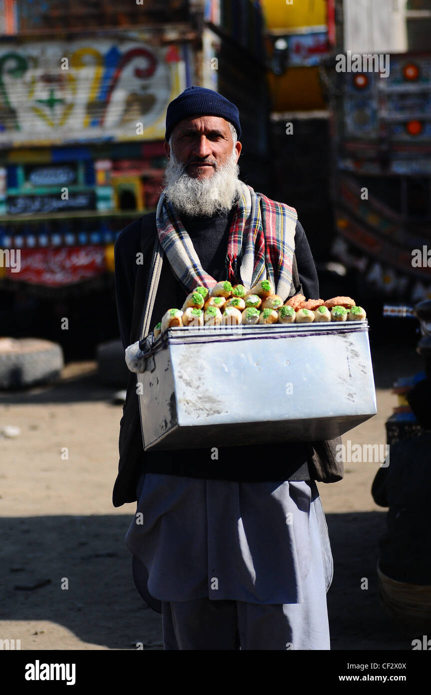 Old man selling food Stock Photo - Alamy