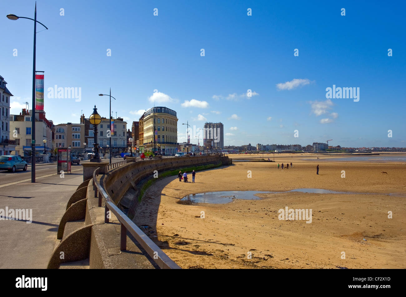 The seafront and sandy beach at Margate Stock Photo - Alamy