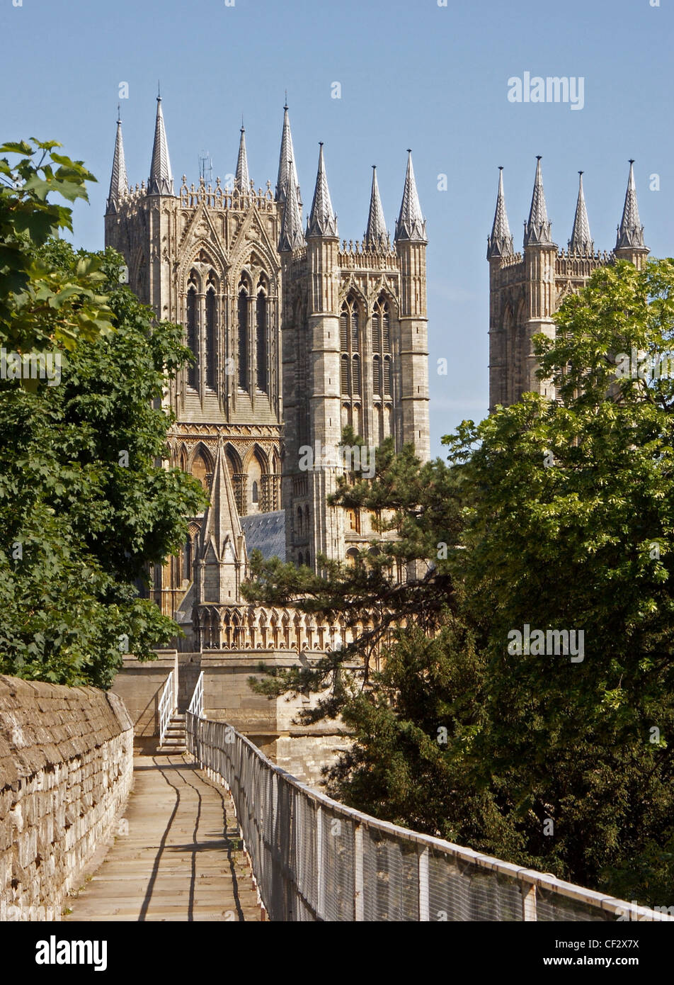 Lincoln castle walls hi-res stock photography and images - Alamy