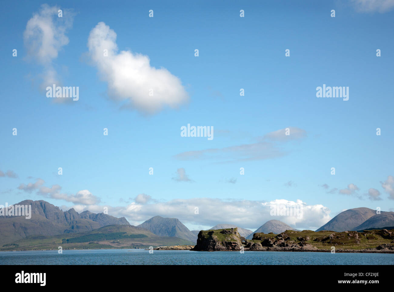Dunscaith Castle (Dun Sgathaich Castle), a ruined castle on an off ...