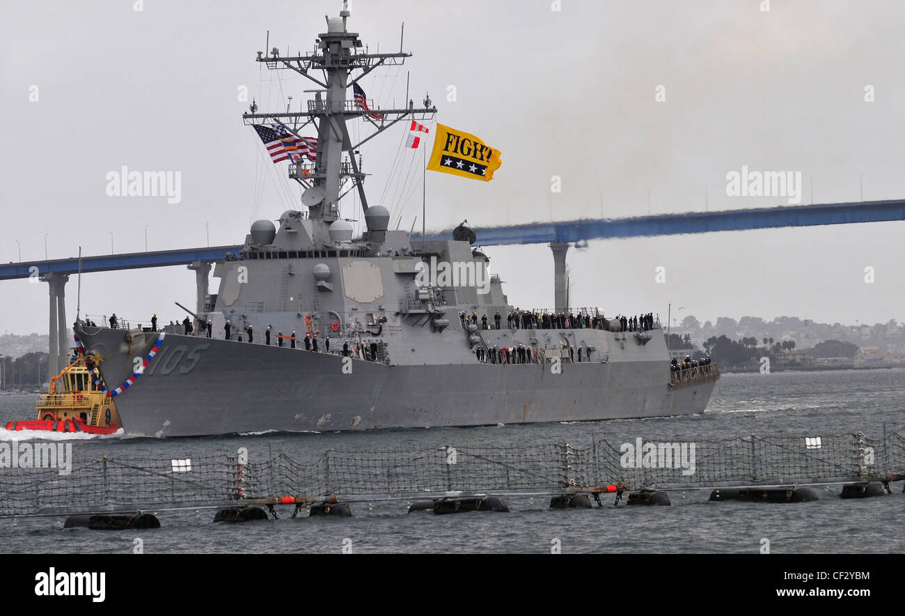 SAN DIEGO (Feb. 27, 2012) The Arleigh Burke-class guided-missile ...