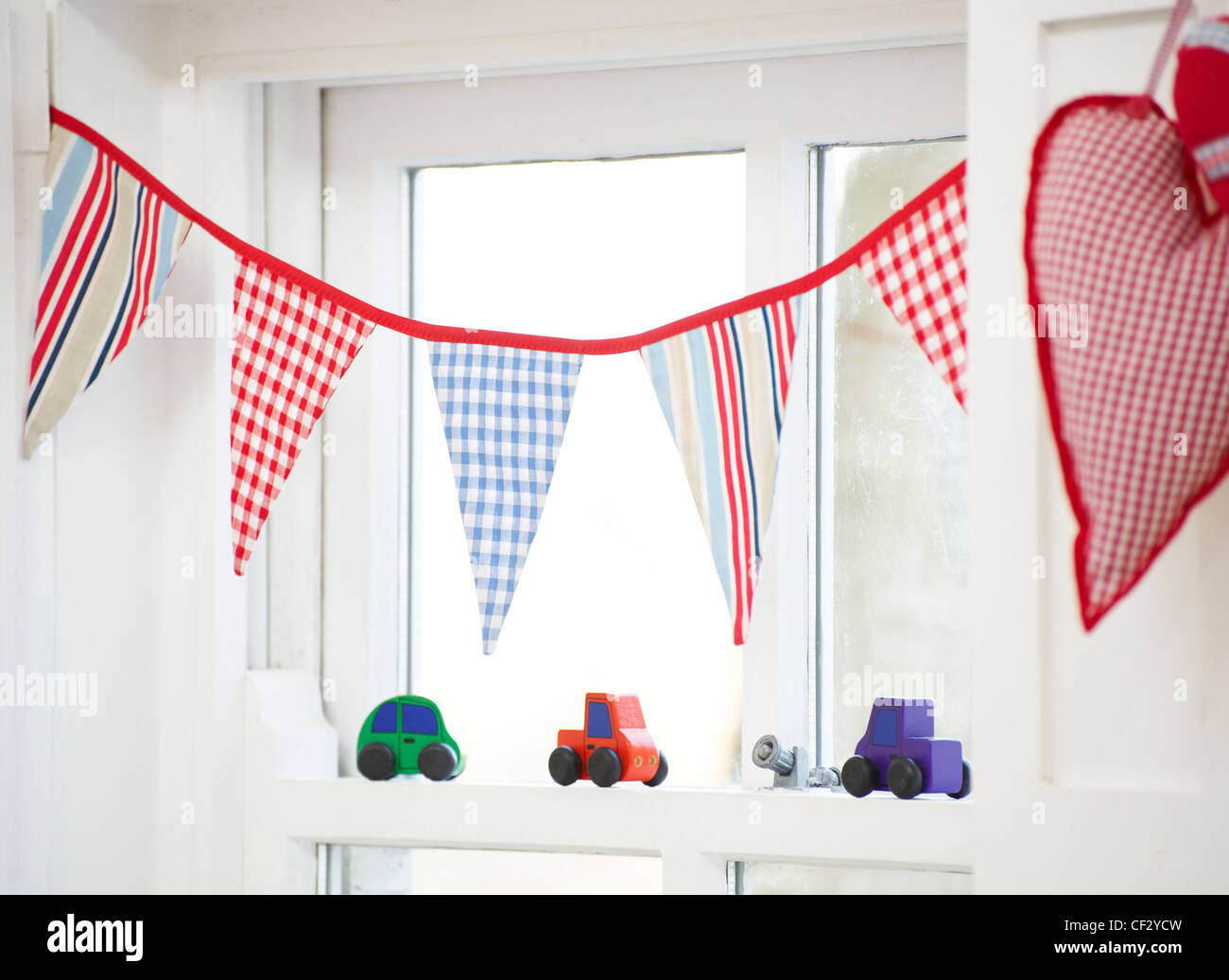 homecrafts To Make Bunting Simple bunting can be made by cutting a ...