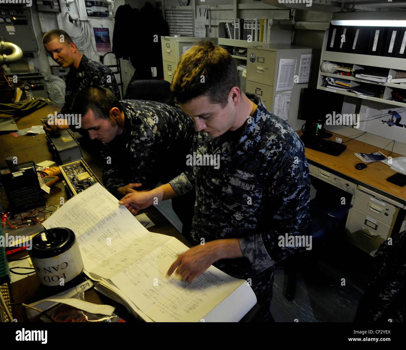 Electricianos mate hi-res stock photography and images - Alamy