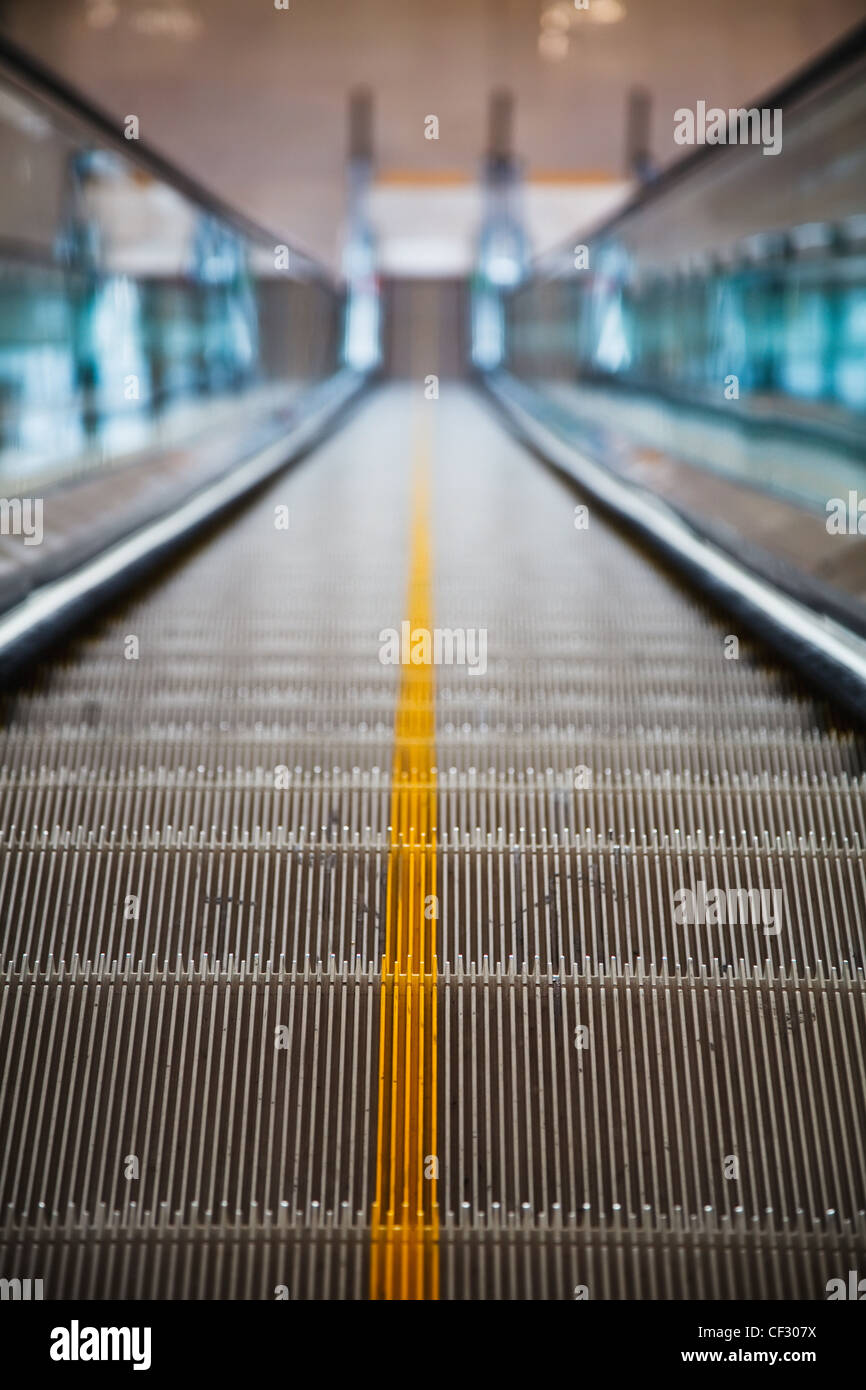 Top of escalator hi-res stock photography and images - Alamy